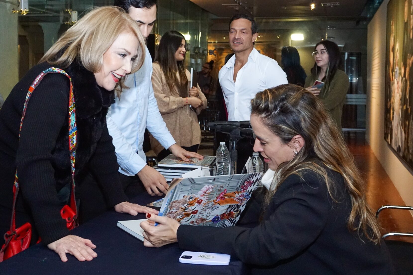 PRESENTA CONARTE CATÁLOGO DE LA EXPOSICIÓN “RETROUVAILLES” DE ROBERTA ...